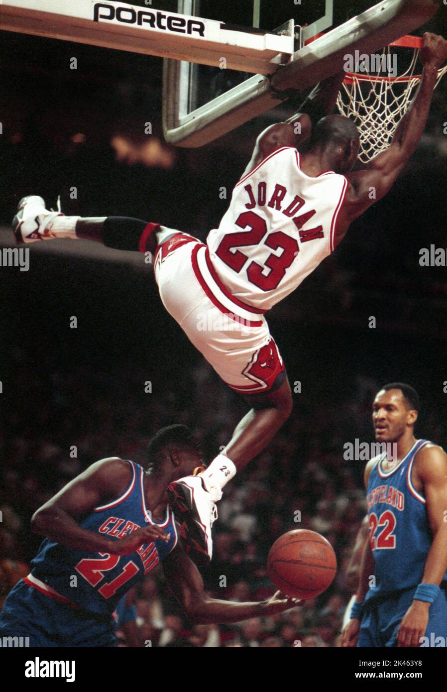 Michael jordan basketball in the 1980s hi-res stock photography and ...
