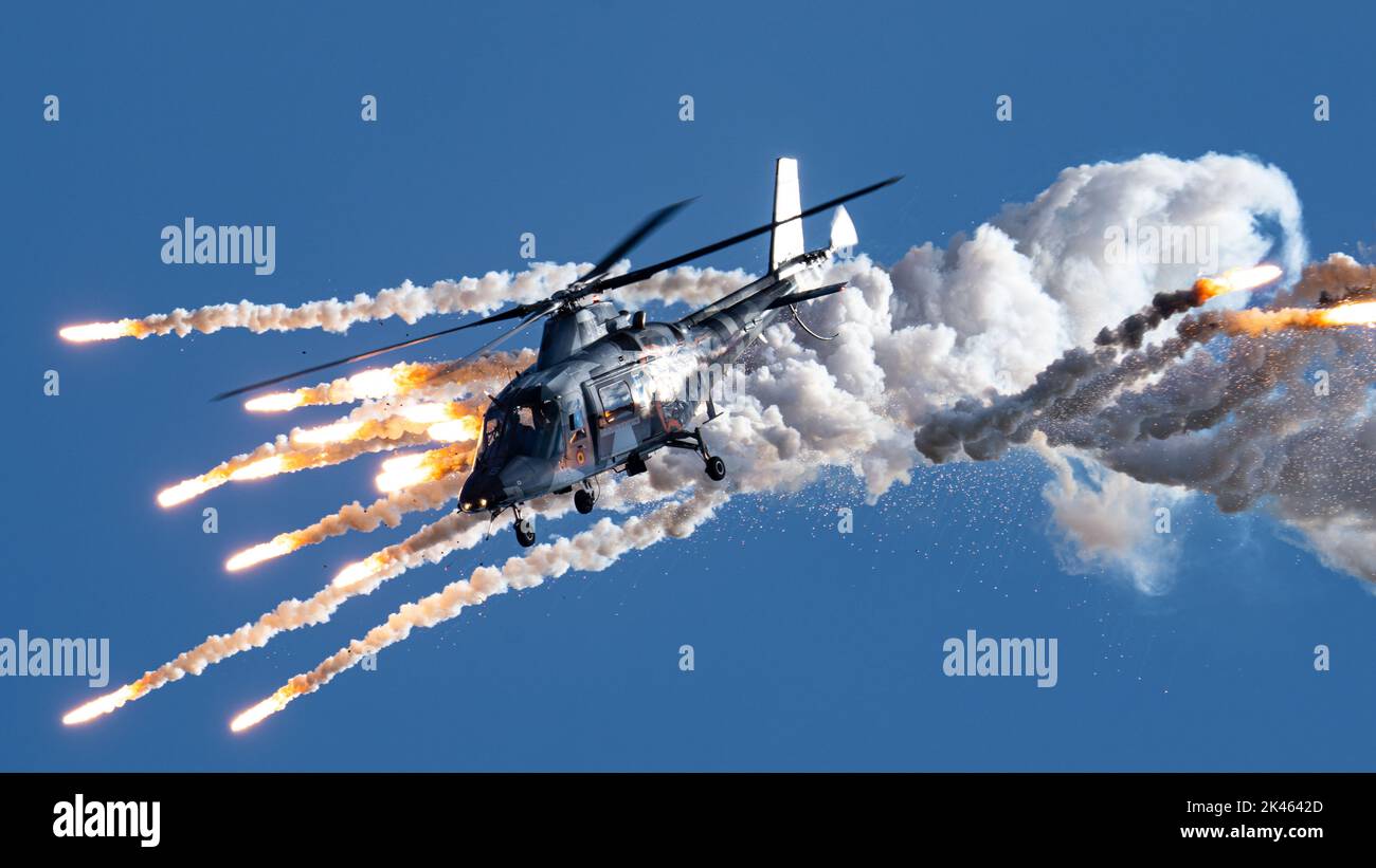 Flare missile flare hi-res stock photography and images - Alamy