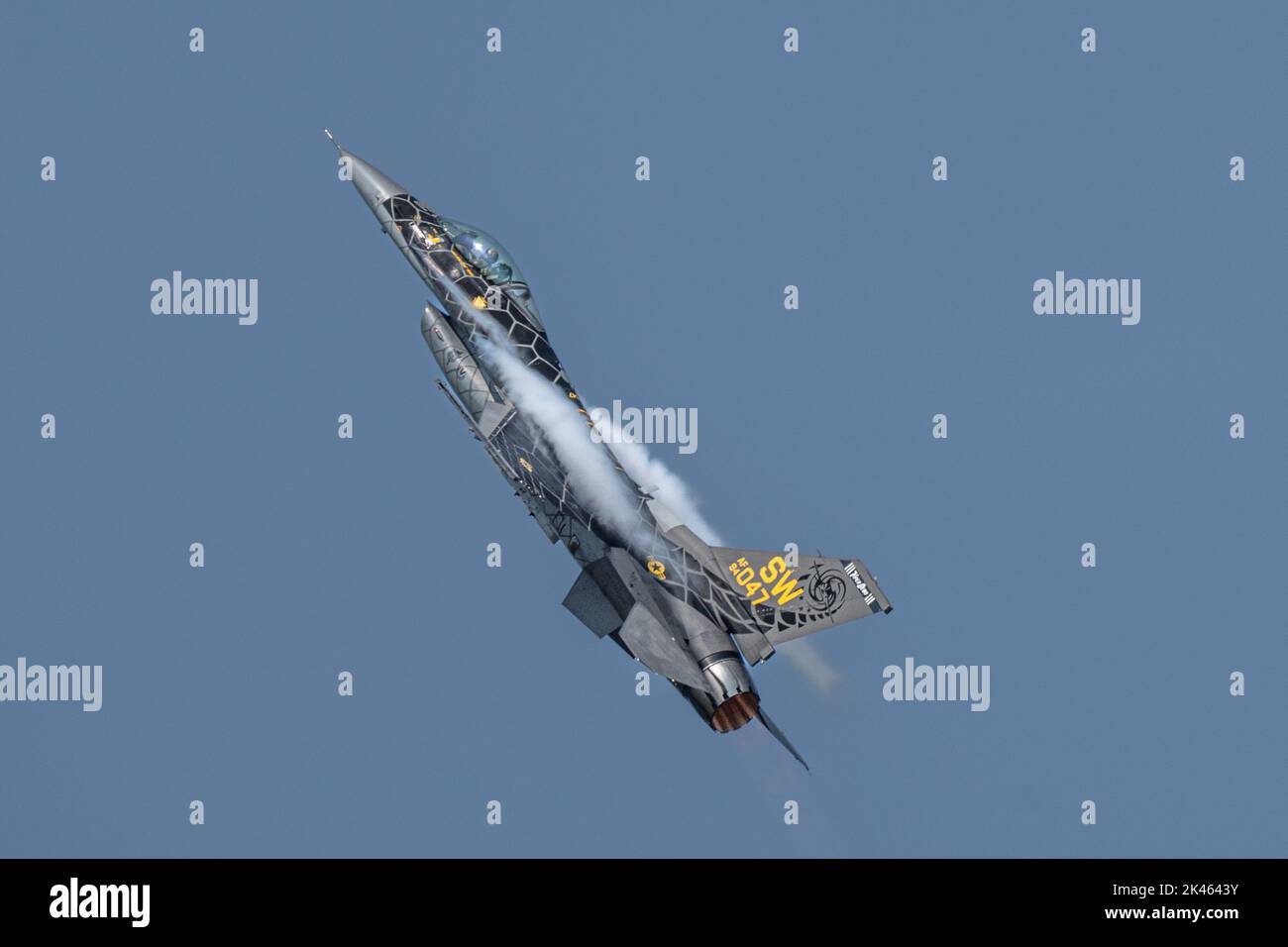 Anti missile flares hi-res stock photography and images - Alamy