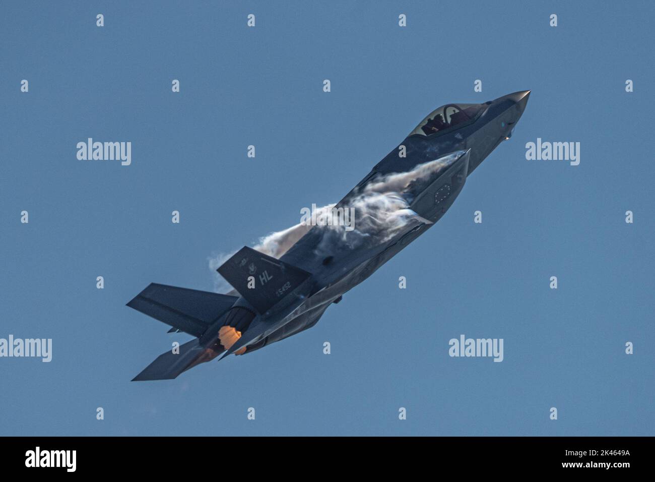 Usaf f 35a transonic hi-res stock photography and images - Alamy