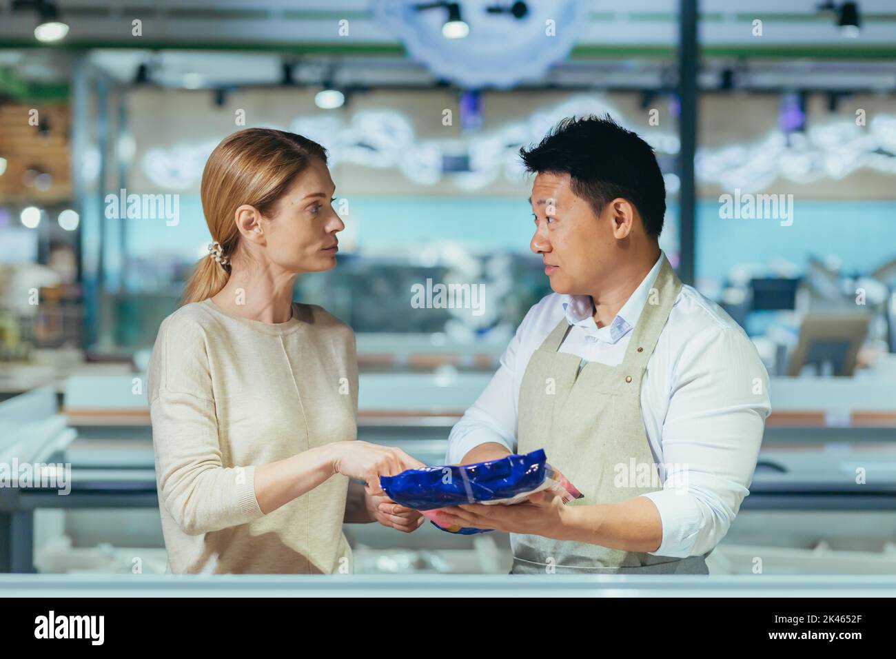 Supermarket employee hi-res stock photography and images - Alamy