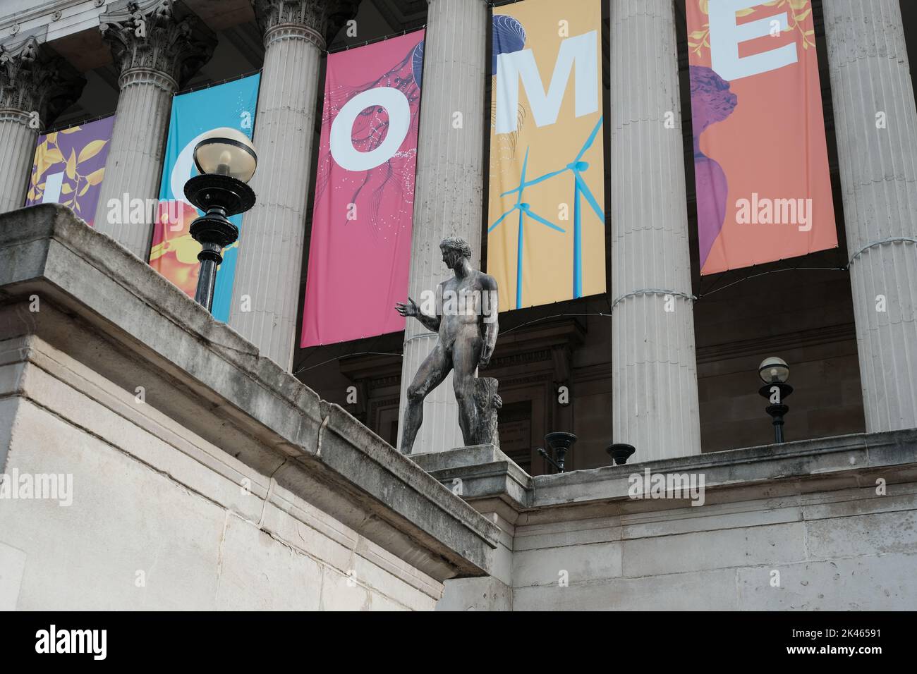 Ucl london statue hi-res stock photography and images - Alamy