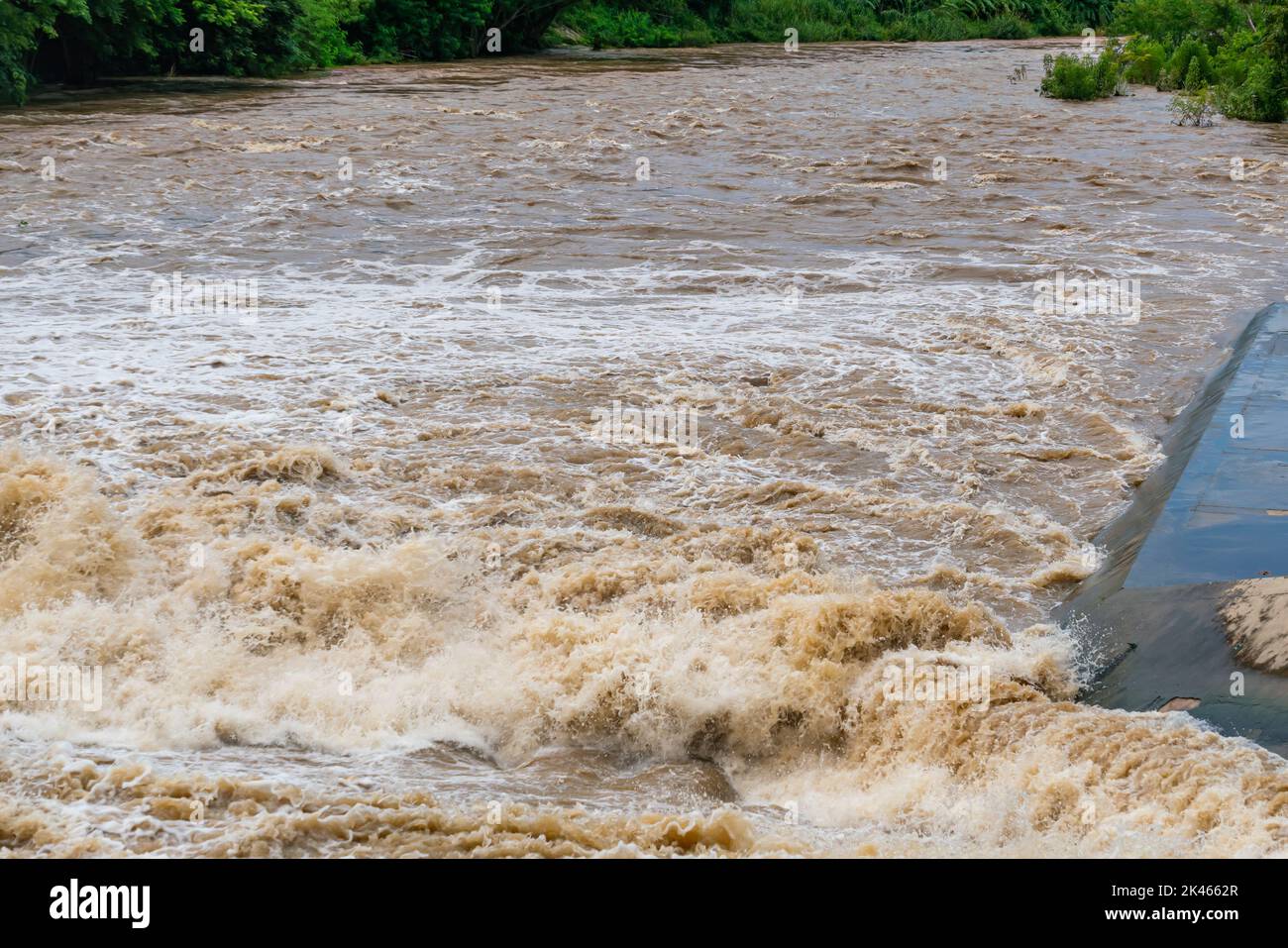 Rapids on foamy surface river hi-res stock photography and images - Alamy