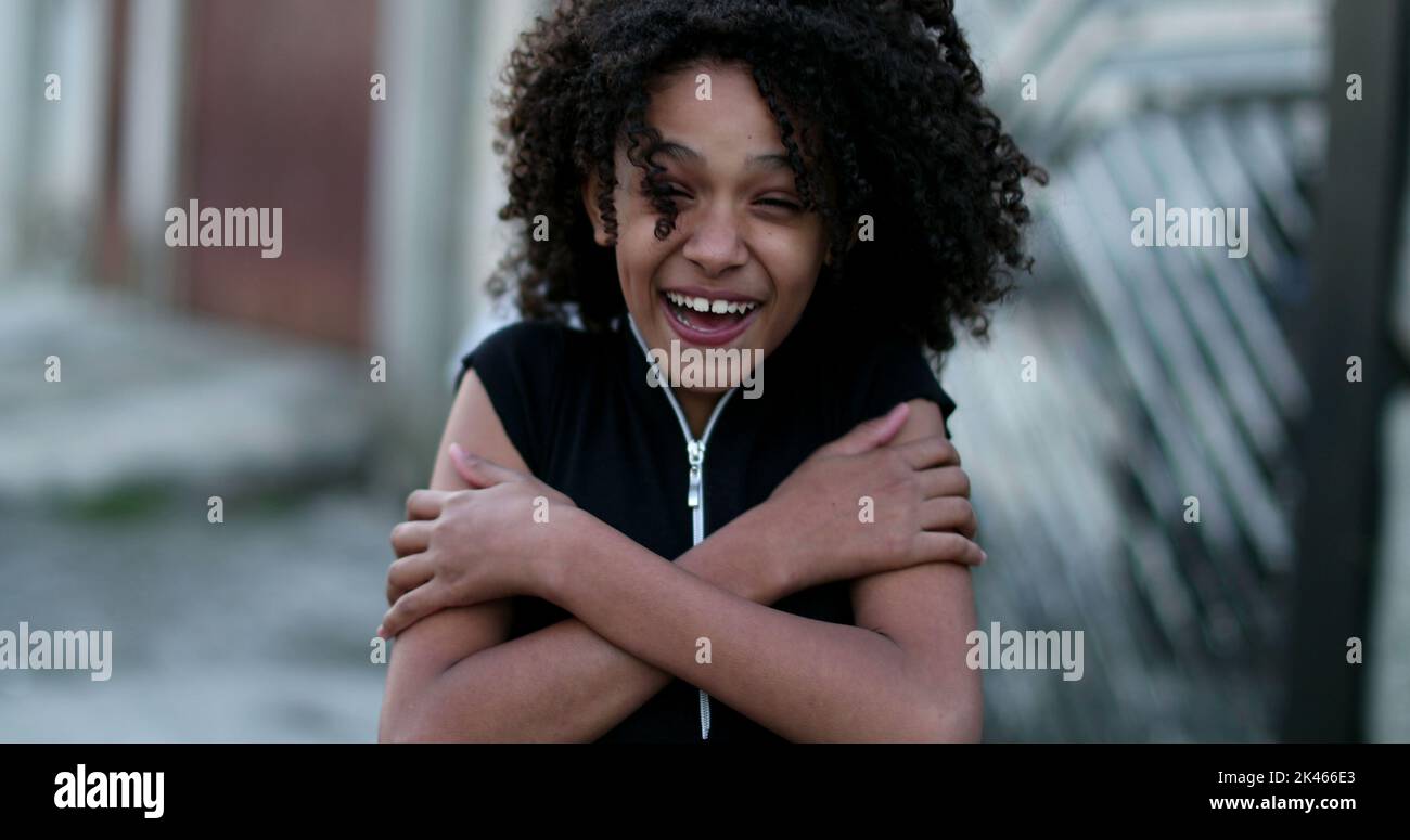 Child shivering cold hi-res stock photography and images - Alamy
