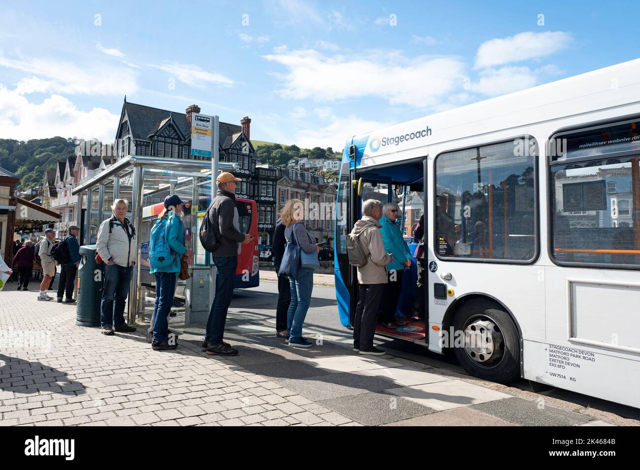 Bus stop queue hi-res stock photography and images - Alamy