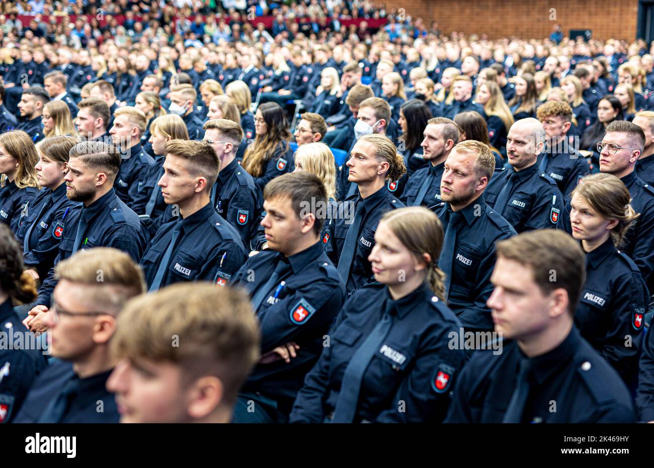 30 September 2022, Lower Saxony, Hanover: Police officers from the ...