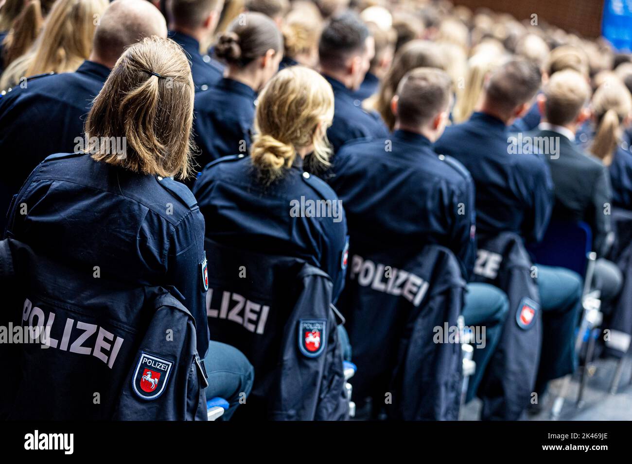 30 September 2022, Lower Saxony, Hanover: Police officers from the ...