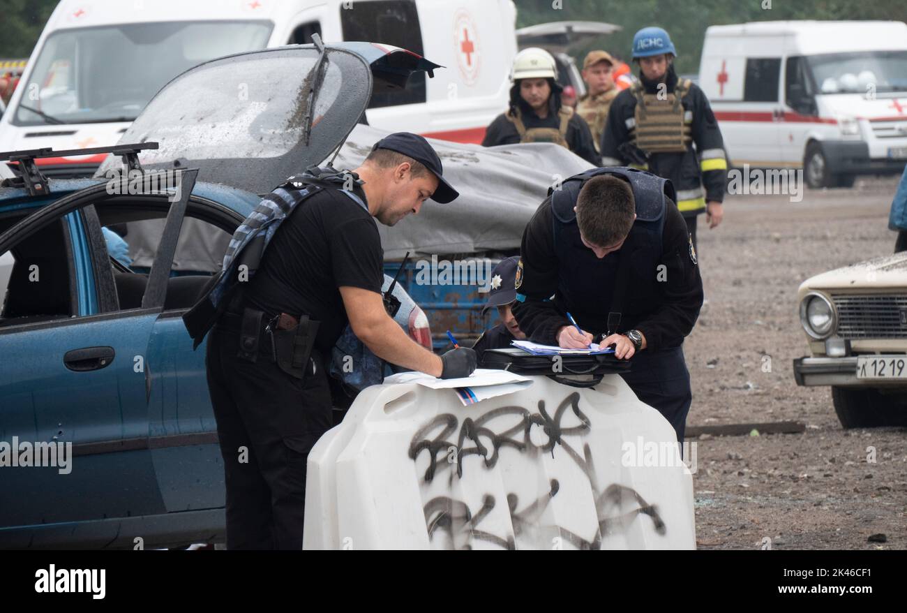 Police investigate a Russian missile strike on a civilian convoy Stock ...