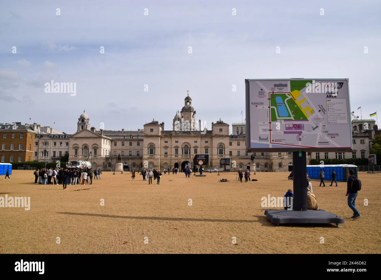 London marathon 2022 finish hi-res stock photography and images - Alamy