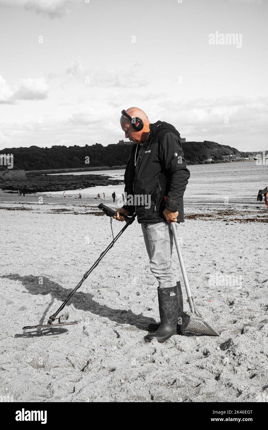 Man with detector hi-res stock photography and images - Alamy