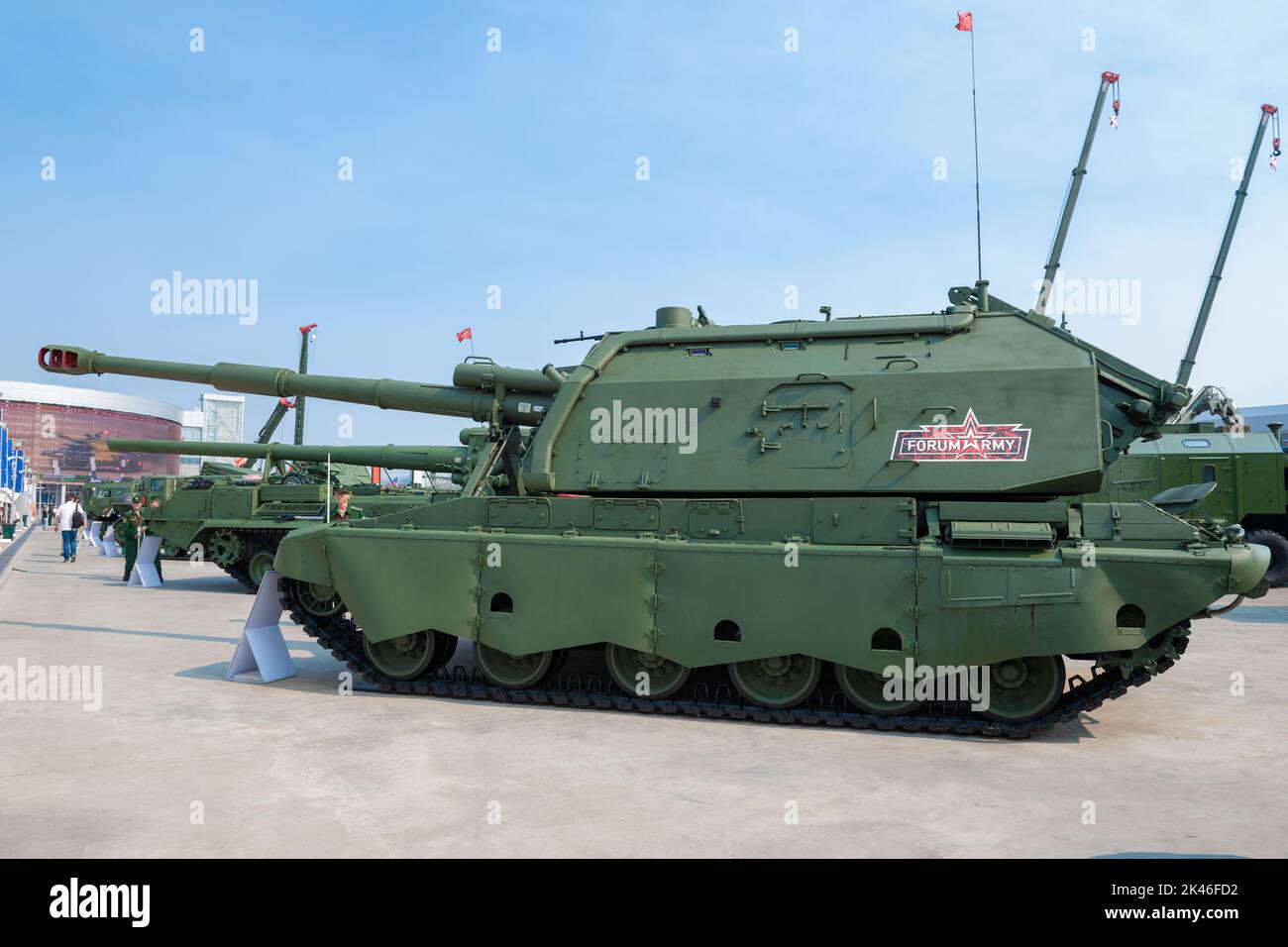 2s19 msta self propelled russian howitzer hi-res stock photography and images - Alamy