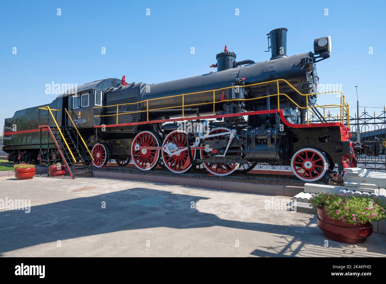 TASHKENT, UZBEKISTAN - SEPTEMBER 04, 2022: Soviet passenger steam ...