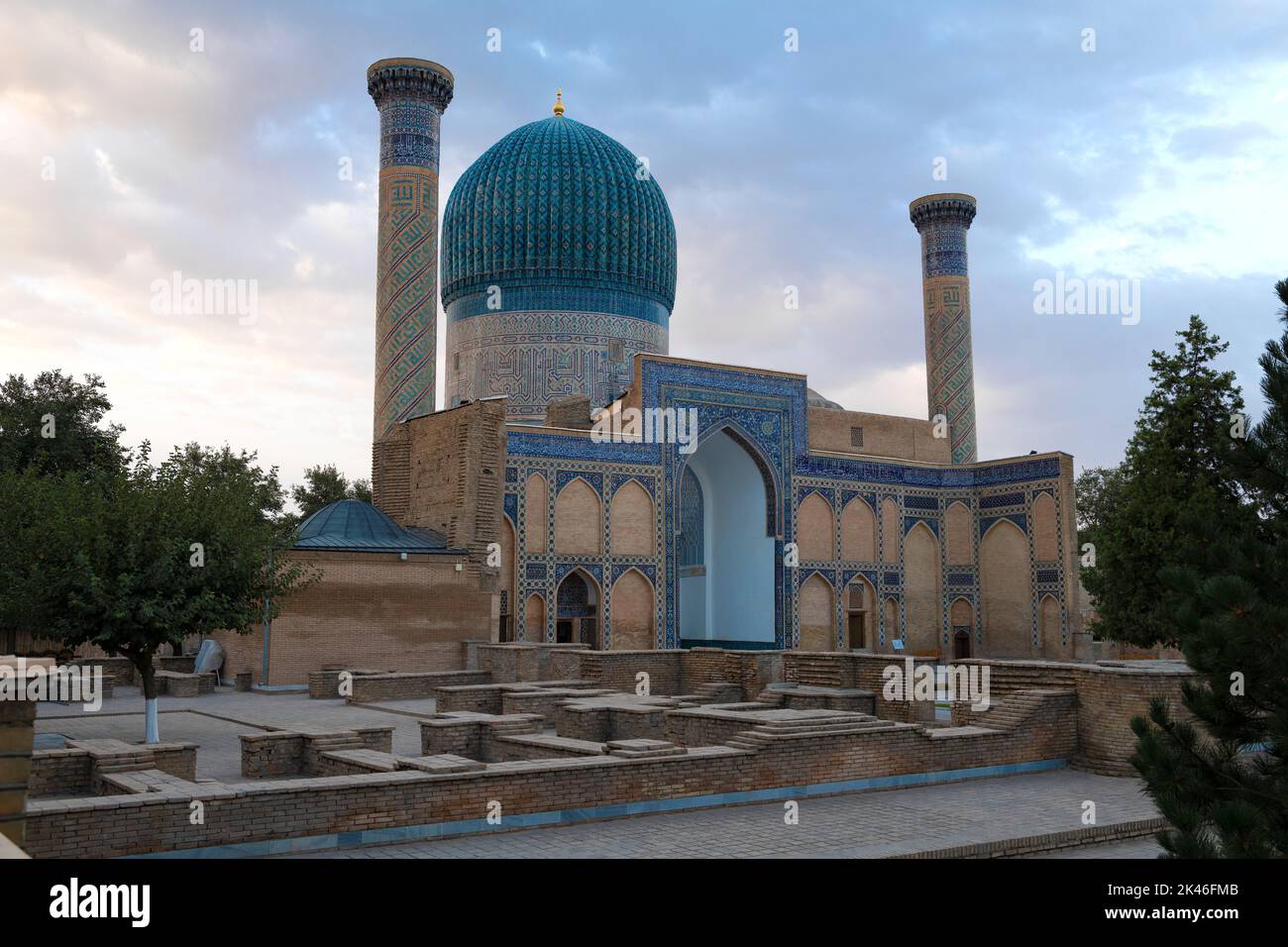 SAMARKAND, UZBEKISTAN - SEPTEMBER 12, 2022: Gur-Emir Mausoleum (Tomb of ...