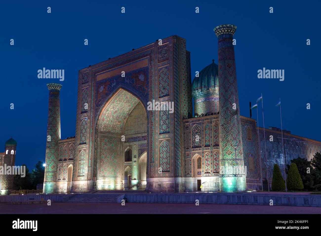 SAMARKAND, UZBEKISTAN - SEPTEMBER 14, 2022: Sherdor ancient madrasah at ... SAMARKAND, UZBEKISTAN - SEPTEMBER 14, 2022: Sherdor ancient madrasah at ...