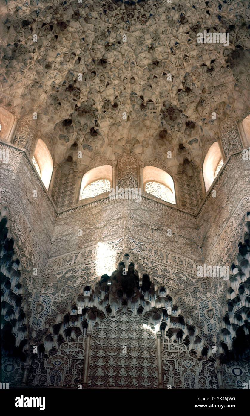 CUPULA DE MOCARABES. Location: ALHAMBRA-SALA DE LOS ABENCERRAJES ...