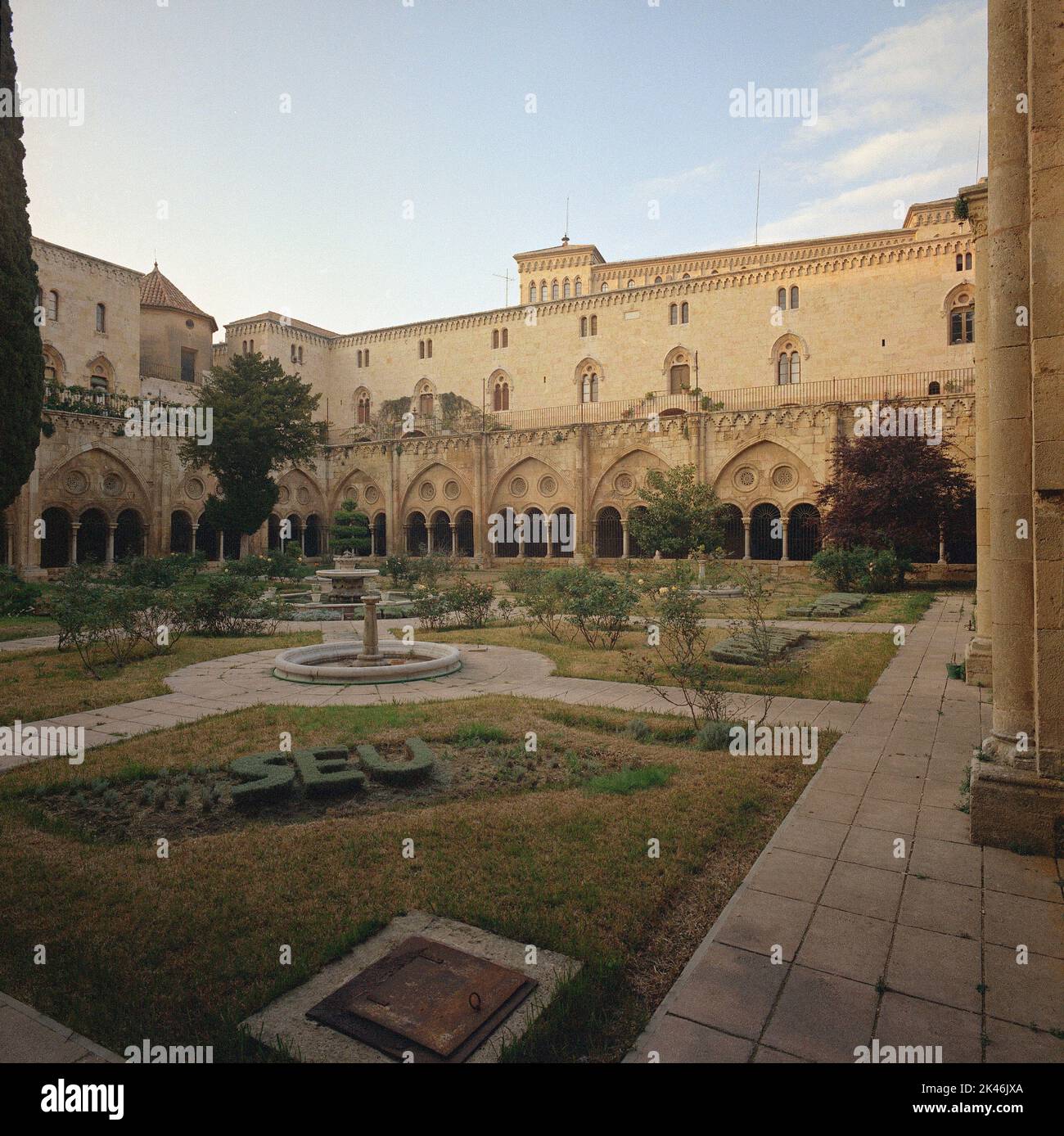 CLAUSTRO DE LA CATEDRAL DE TARRAGONA - TRANSICION ROMANICO GOTICO ...