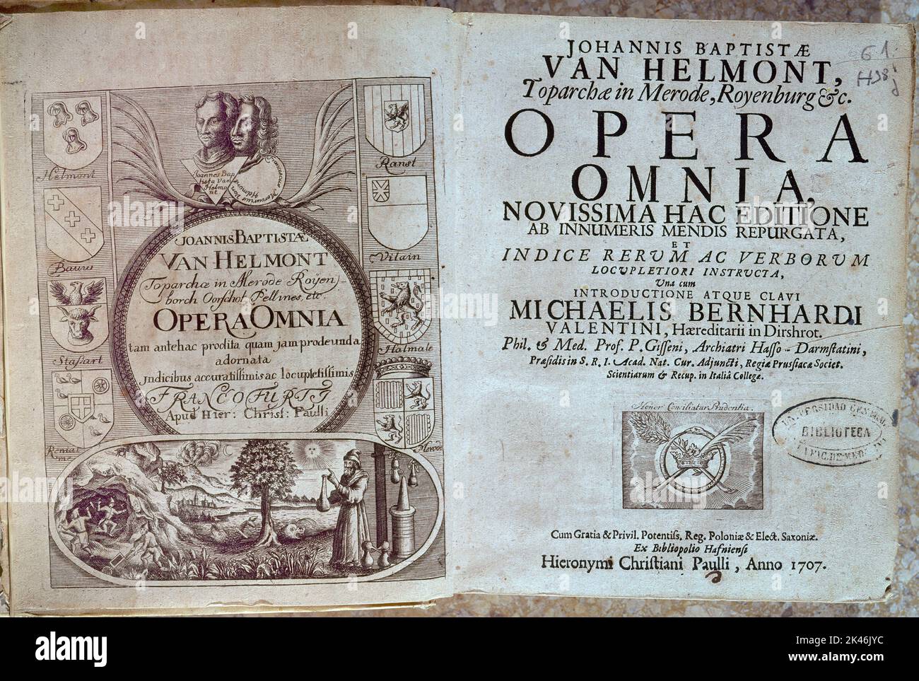 Portada y contraportada hi-res stock photography and images - Alamy