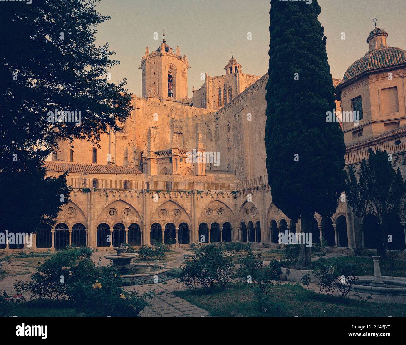 CLAUSTRO DE LA CATEDRAL DE TARRAGONA - TRANSICION ROMANICO GOTICO ...
