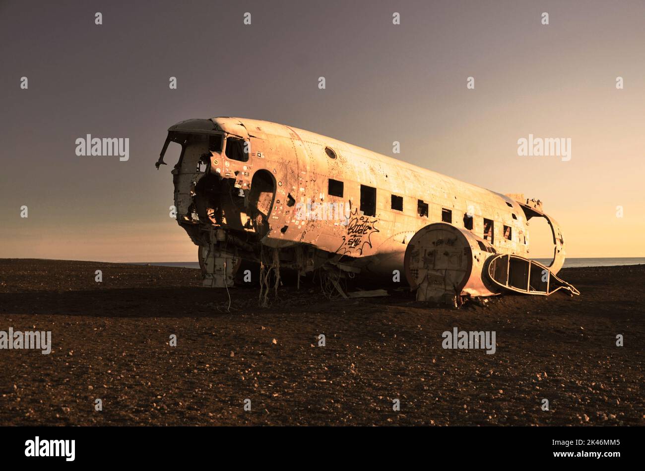 Crashed Plane US Navy Douglas C-117D located in Sólheimasandur DC-3 ...