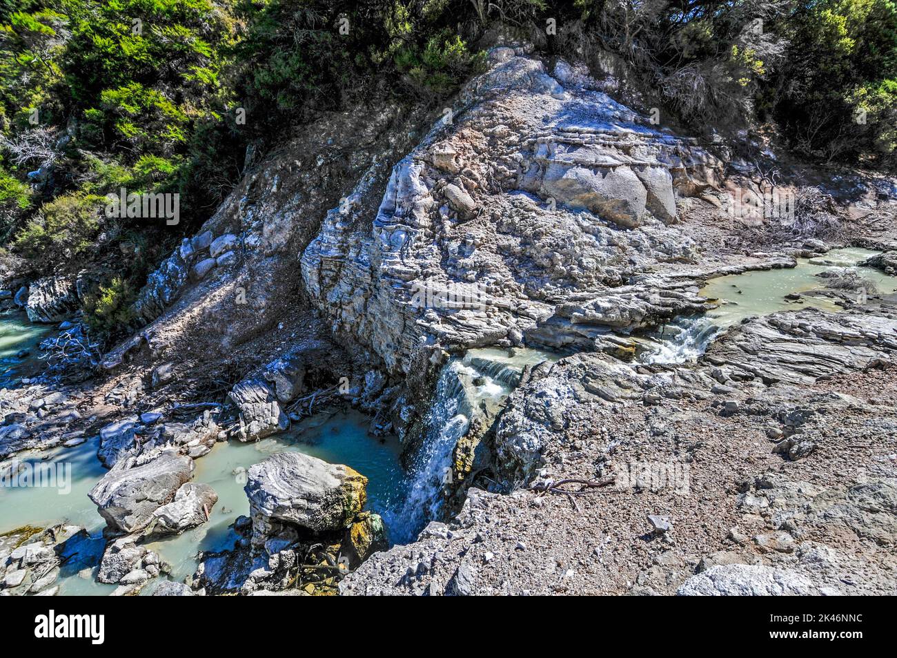 The spring leading into Lake Ngakoro at the Wai-O-Tapu Thermal ...