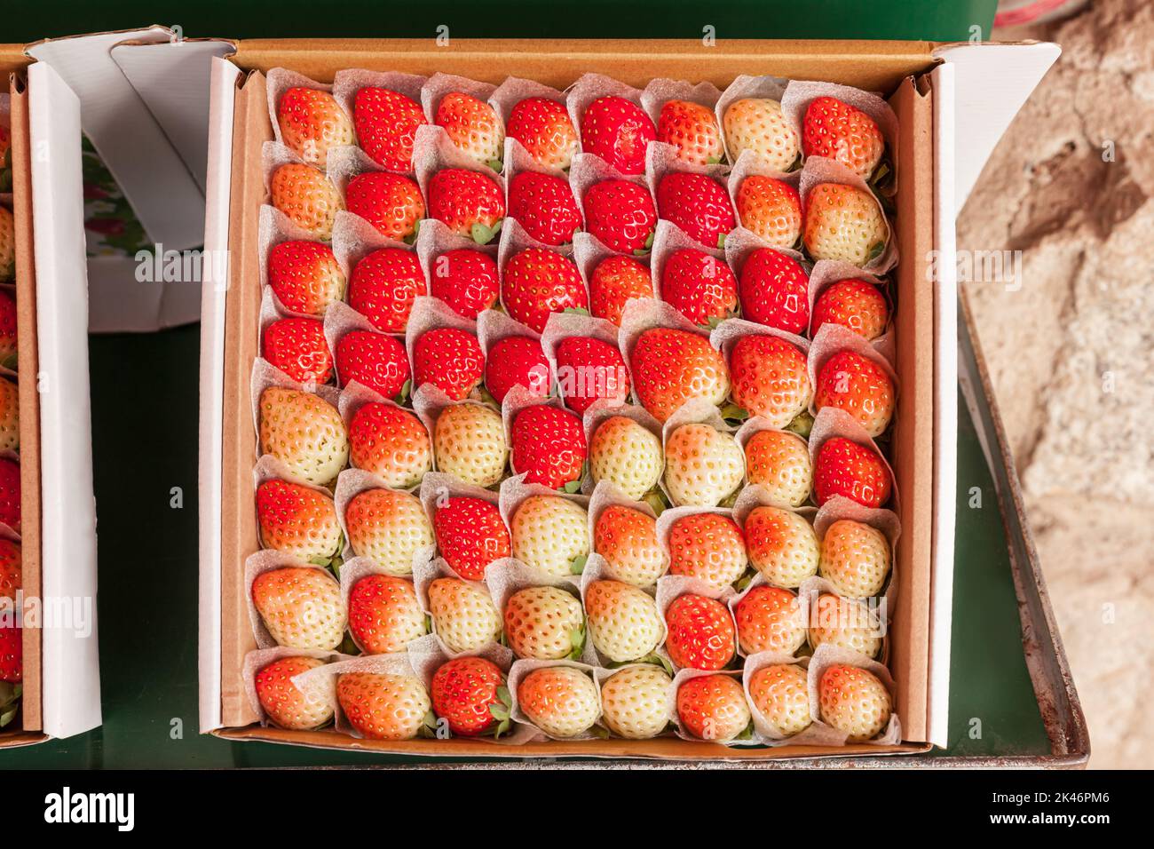 Strawberries in the supermarket hi-res stock photography and images - Alamy