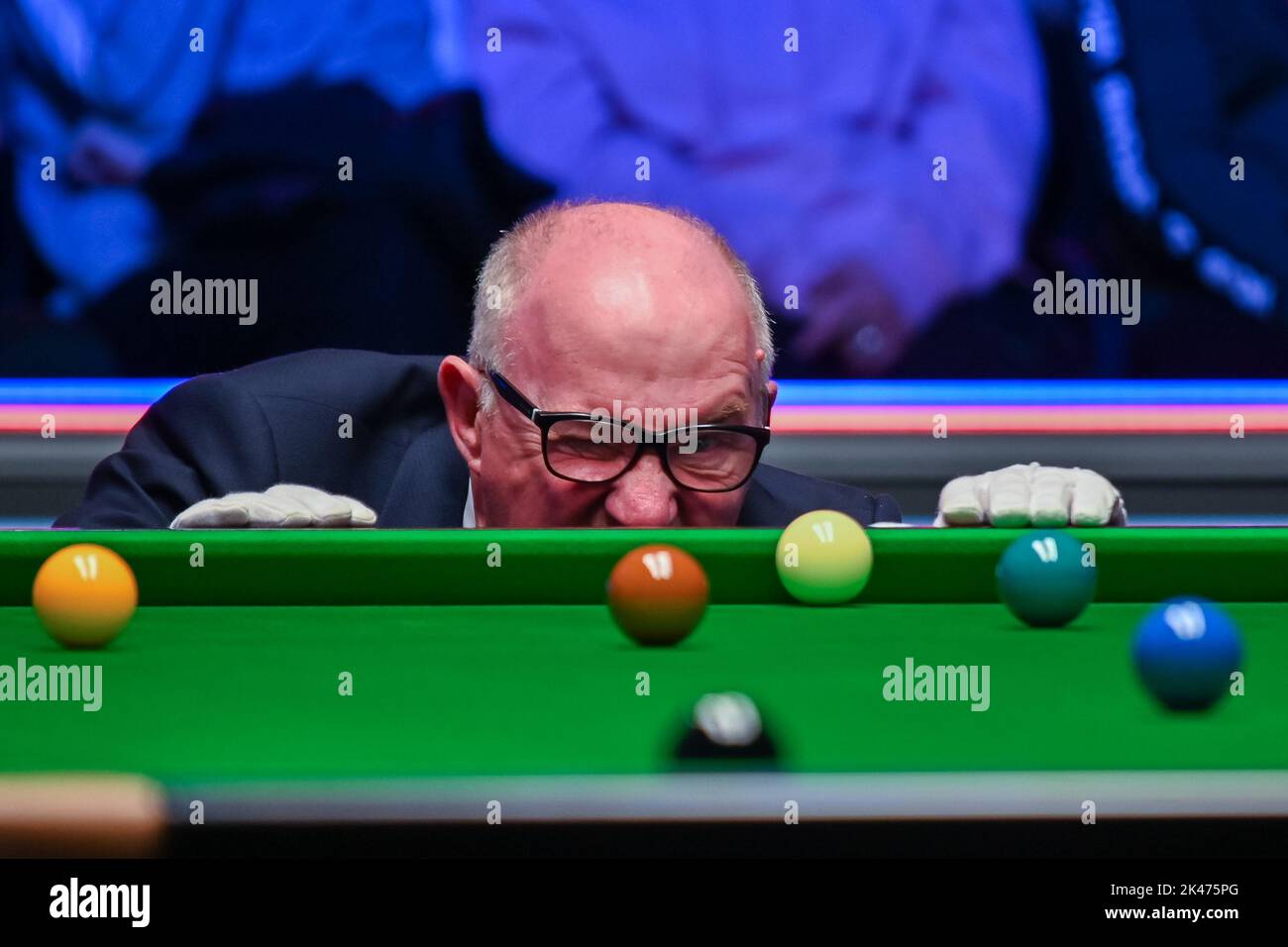 Snooker referee hi-res stock photography and images - Alamy
