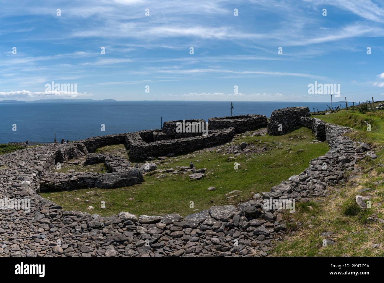 Ancient beehive stone hut hi-res stock photography and images - Alamy