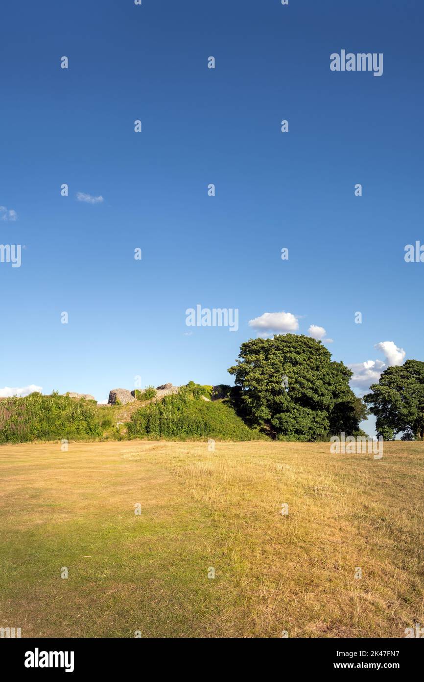 Old sarum hill hi-res stock photography and images - Alamy