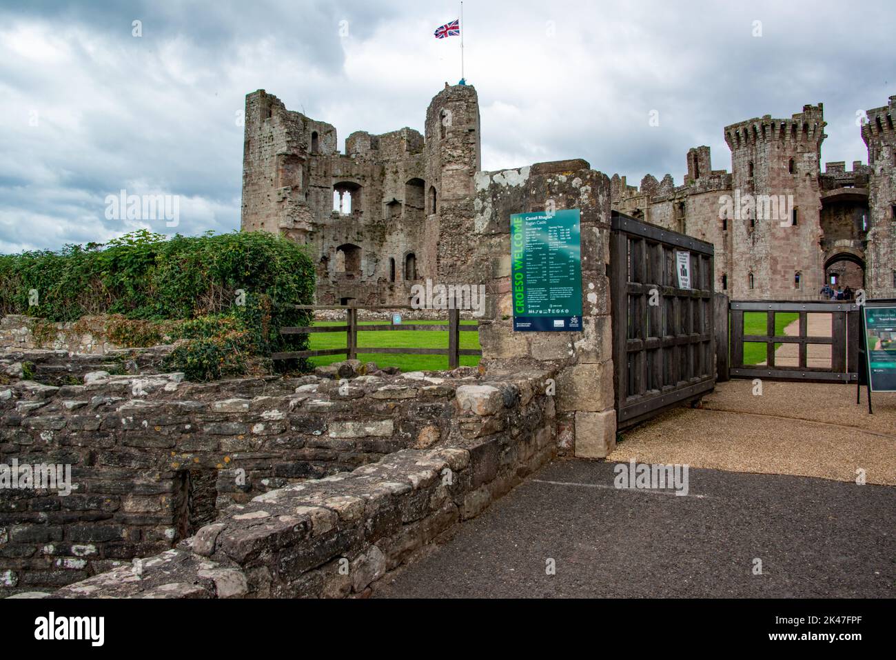 Raglan Castle (Welsh: Castell Rhaglan Stock Photo - Alamy