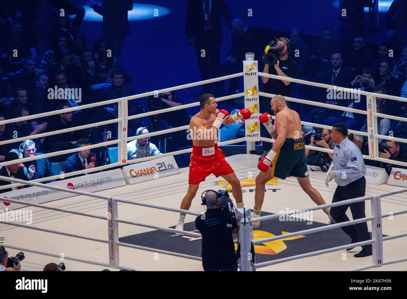 Shoot boxing hi-res stock photography and images - Alamy