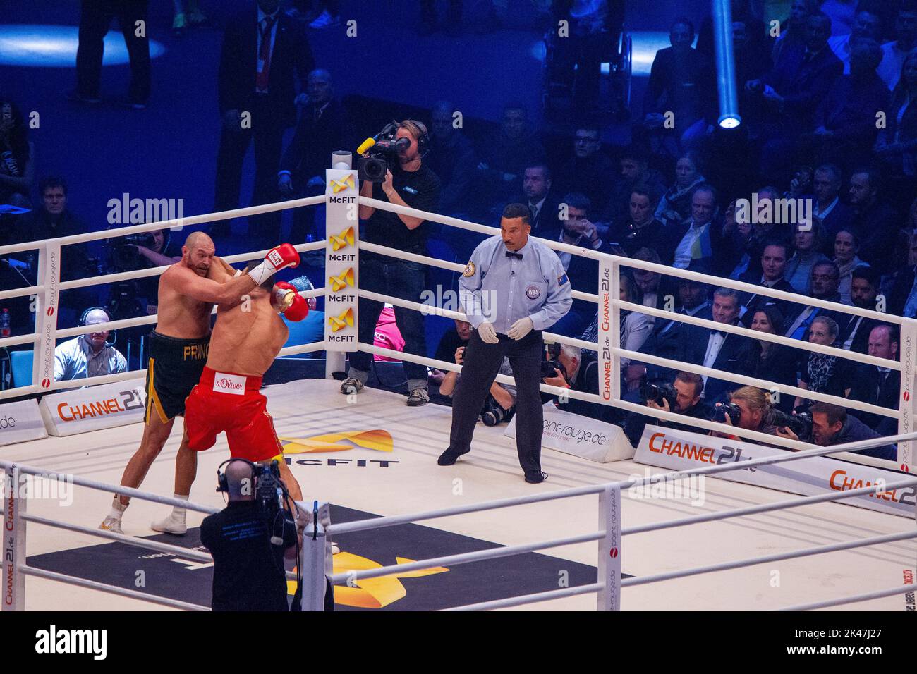 Missed left hook hi-res stock photography and images - Alamy