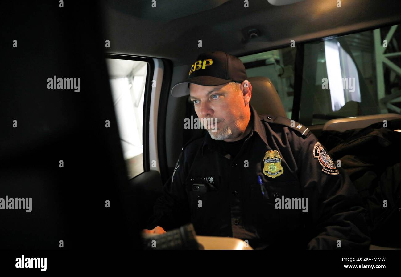 X ray scanner border hi-res stock photography and images - Alamy