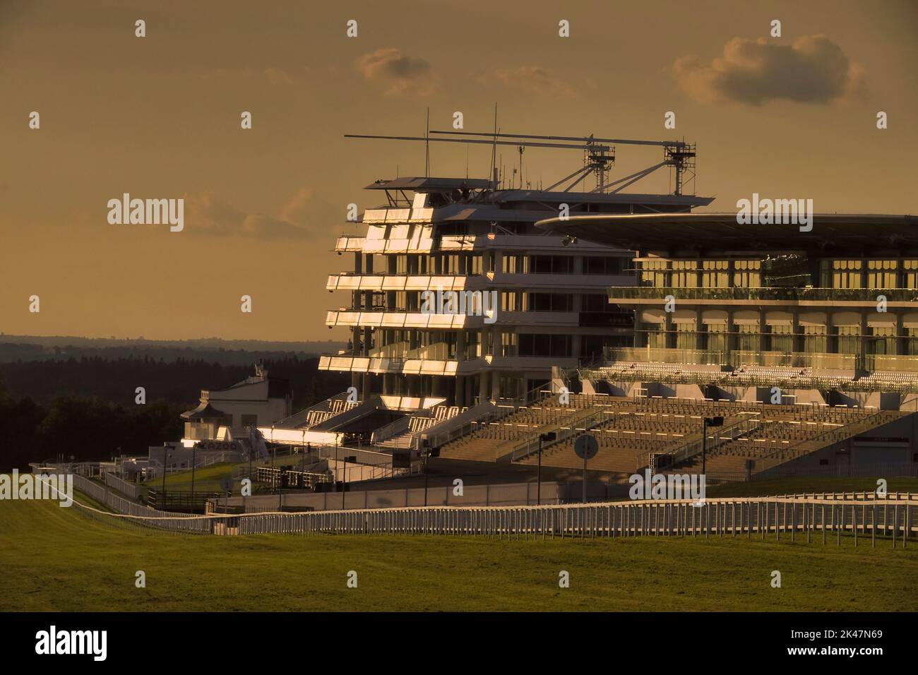 Epsom racecourse 2022 hi-res stock photography and images - Alamy