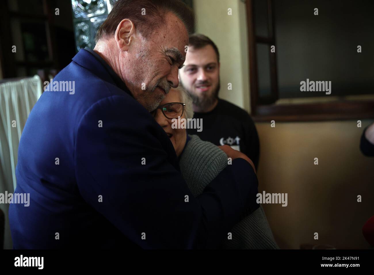 Actor Arnold Schwarzenegger meets Auschwitz-Birkenau camp survivor ...