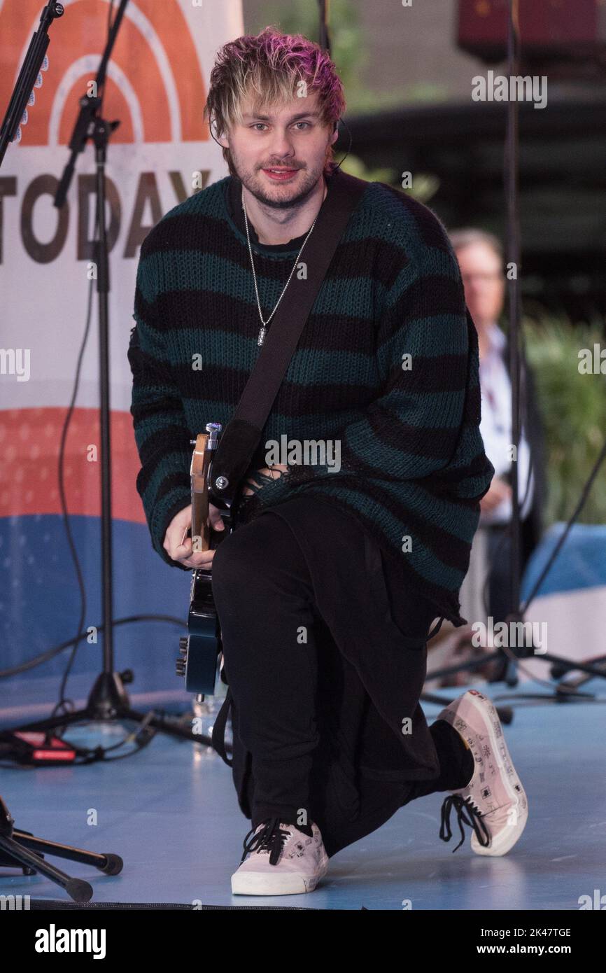 5 Seconds Of Summer Michael Clifford 2022