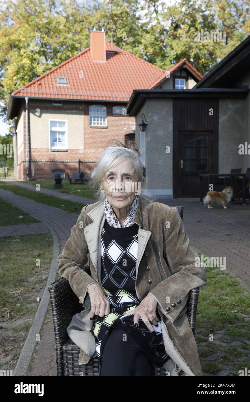 Evelin Matt bei der Trauerfeier des Schauspielers Heinz Behrens im ...