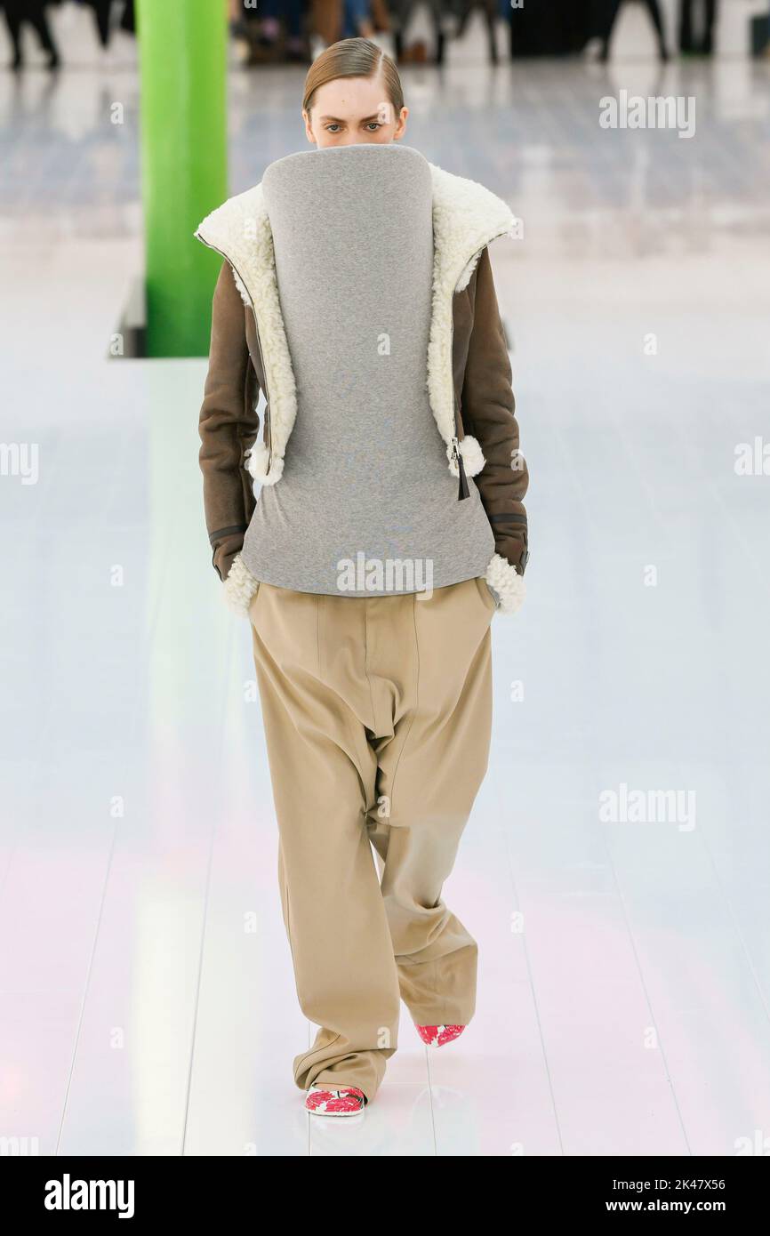 LOEWE SS23 runway during Paris fashion Week on September 2022 - Paris ...