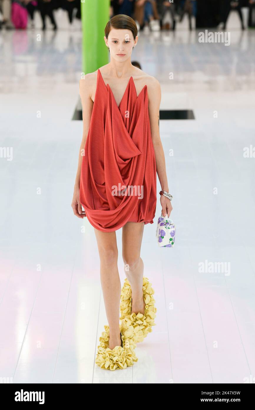 LOEWE SS23 runway during Paris fashion Week on September 2022 - Paris ...