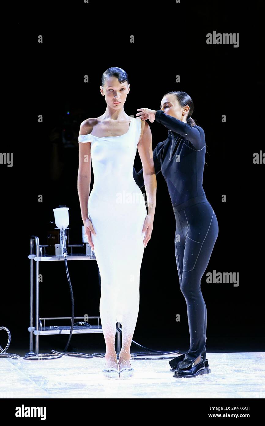 Bella hadid coperni hi-res stock photography and images - Alamy