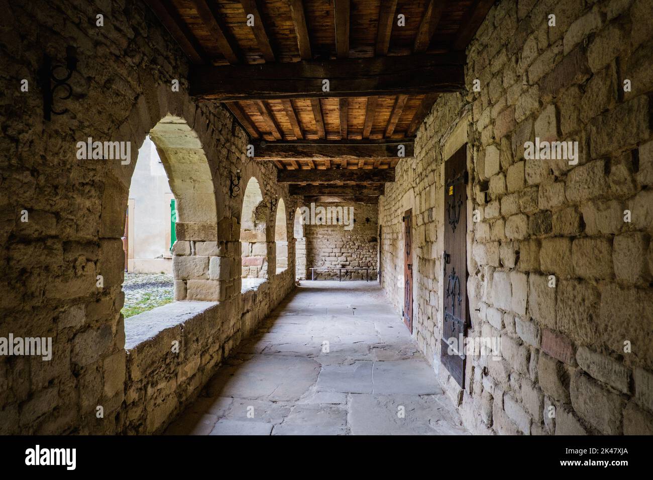 Romanesque medieval architecture hi-res stock photography and images ...