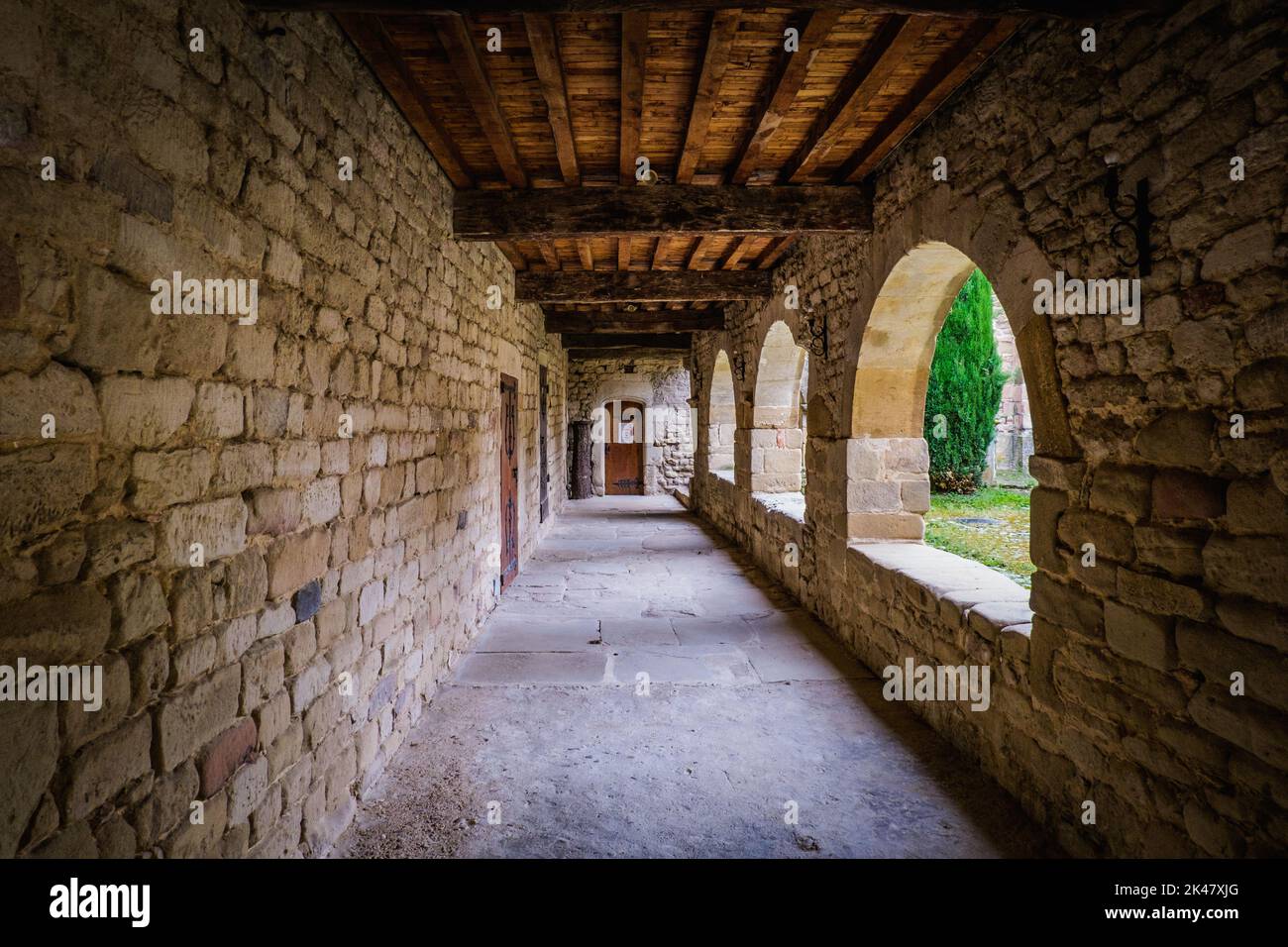 Romanesque archway hi-res stock photography and images - Alamy