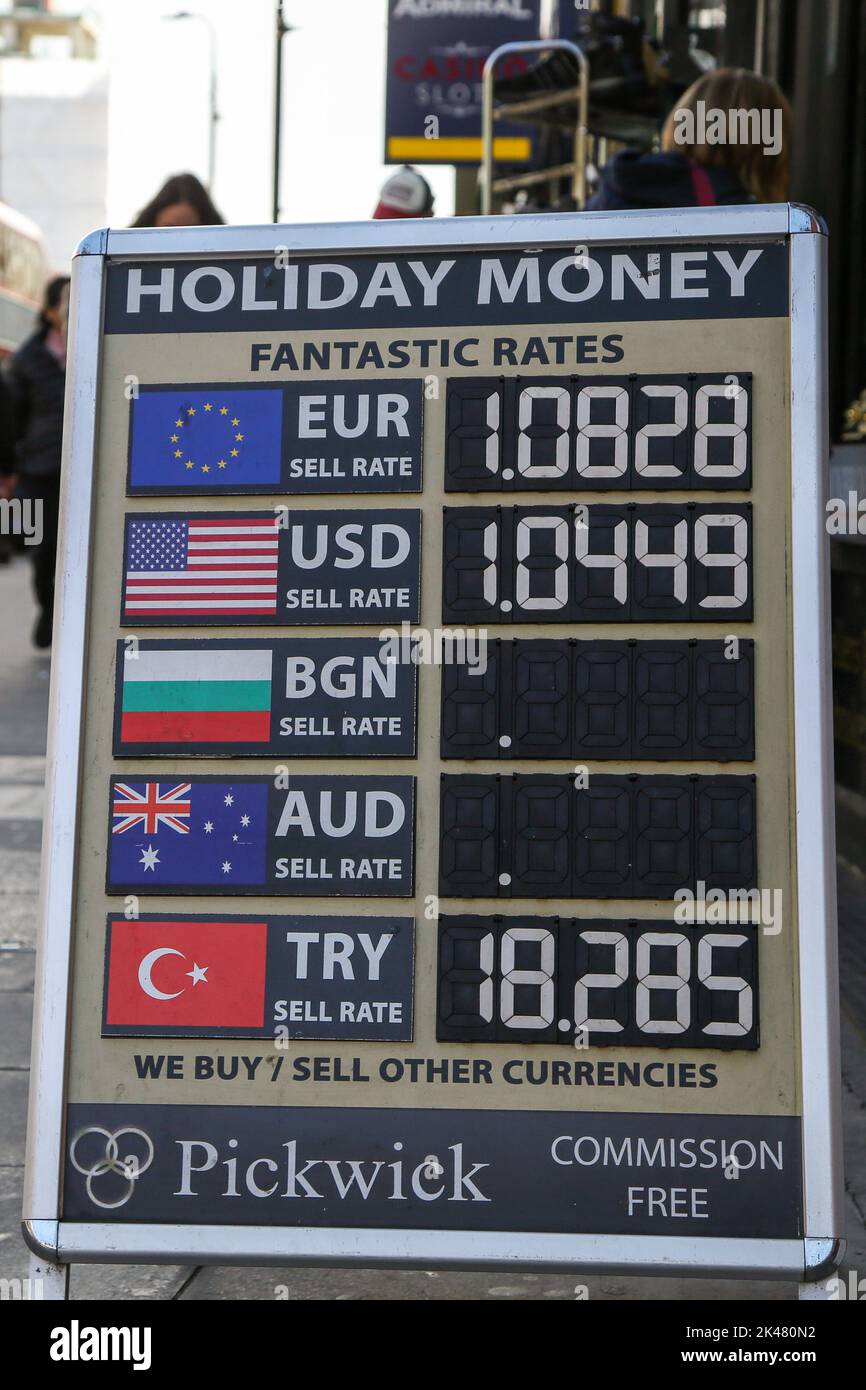 2022 currency hi-res stock photography and images - Alamy