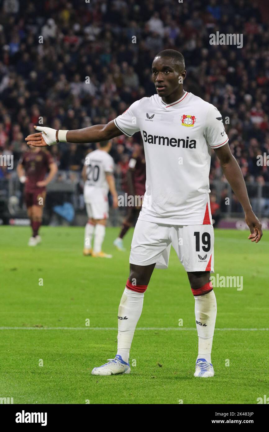 Bayer leverkusen diaby 2022 hi-res stock photography and images - Alamy