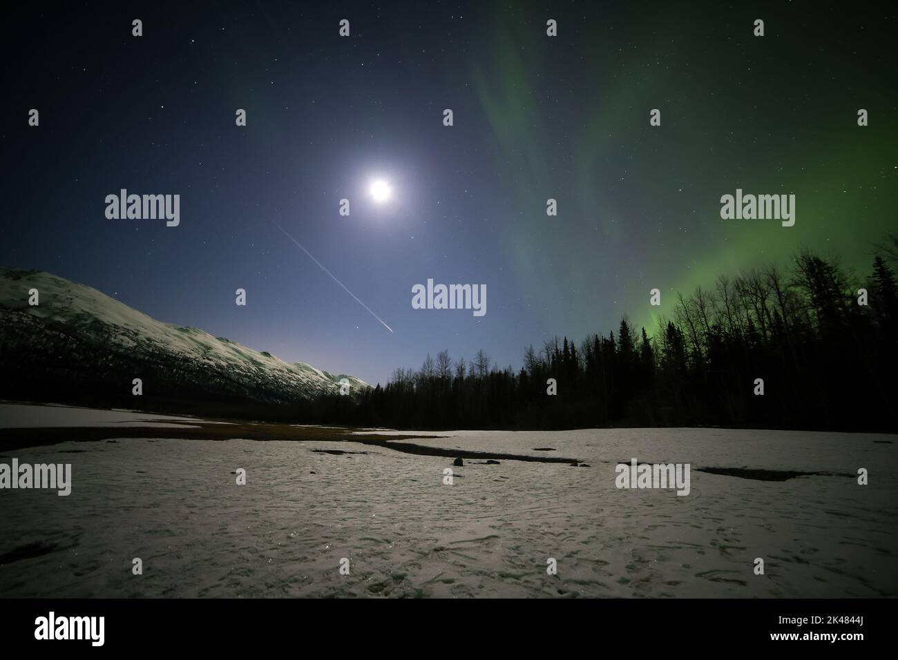 Northern lights alaska north pole hi-res stock photography and images ...