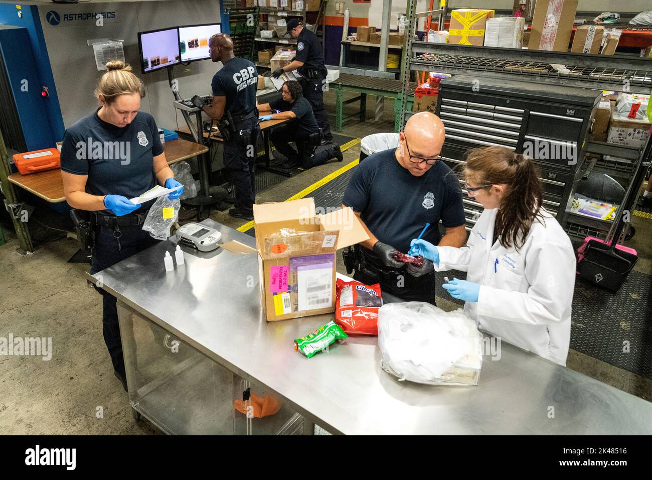 Scientists with CBP Laboratories and Scientific Services conduct drug ...
