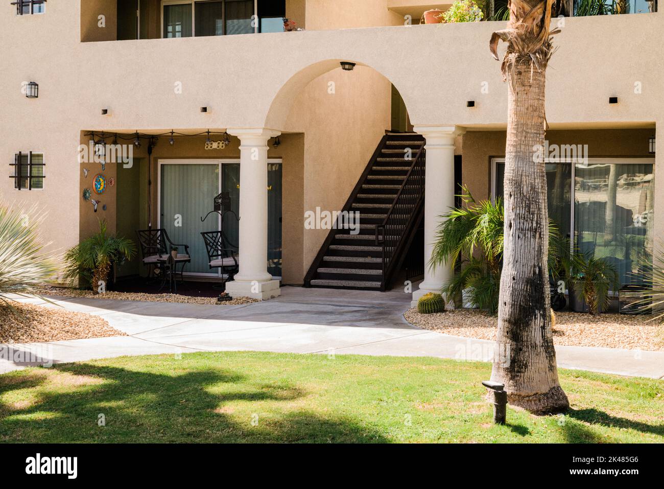 Modern apartment complex california hi-res stock photography and images ...