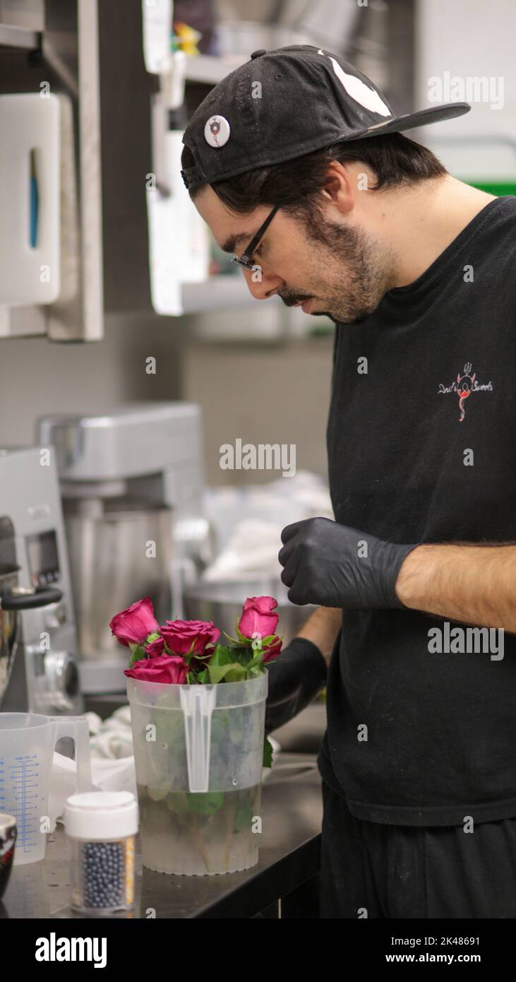 Roses in the kitchen cake hi-res stock photography and images - Alamy