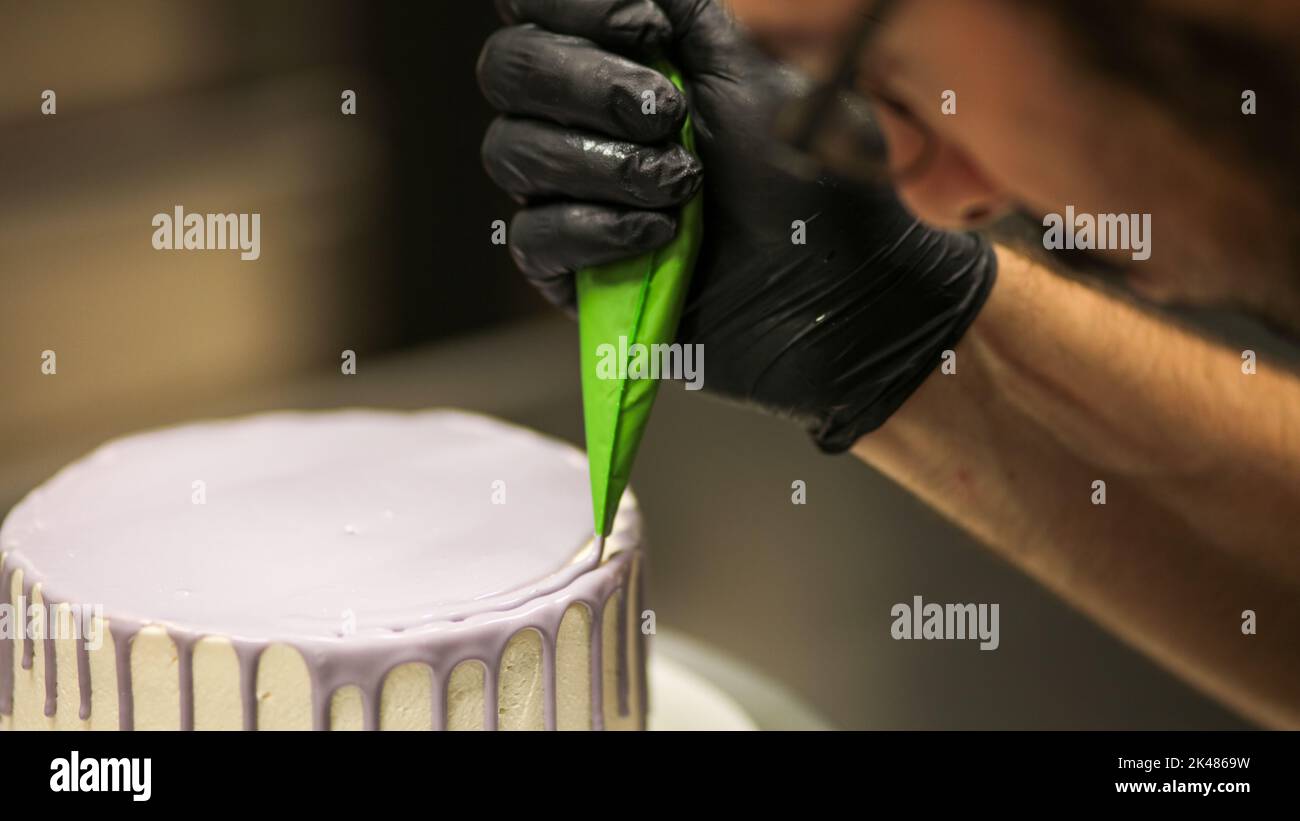 Pastry chef using piping hi-res stock photography and images - Alamy