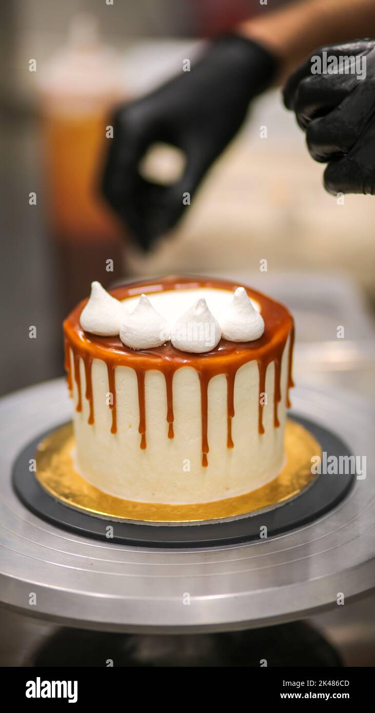 Chef decorating cake caramel cream hi-res stock photography and images ...