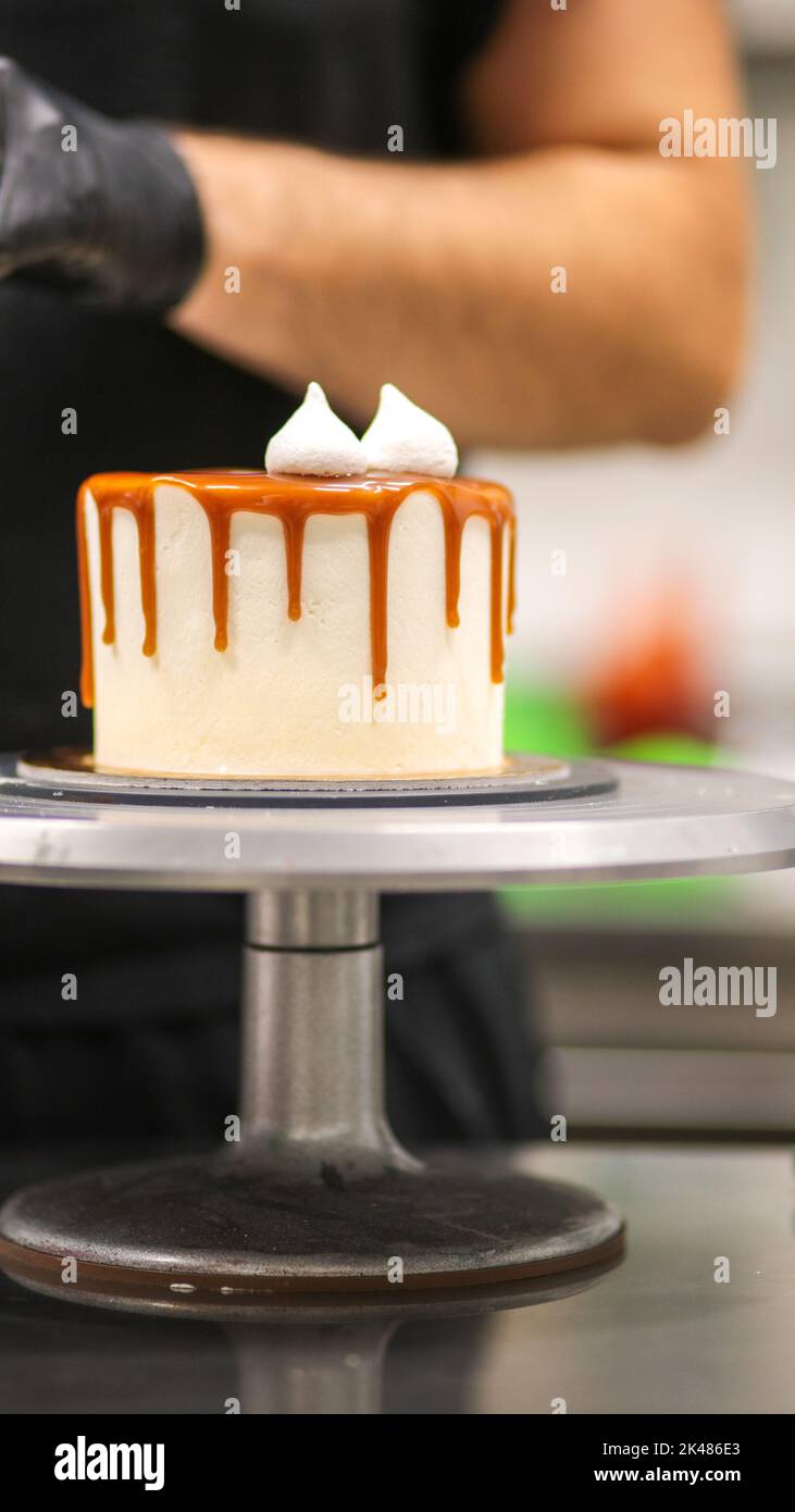 cake designer at work with a cupcake Stock Photo - Alamy
